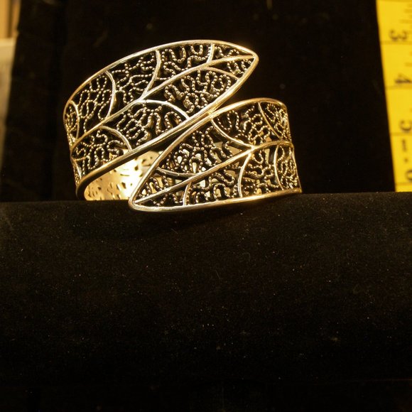 Jewelry | Clasp Leaf Bracelet | Poshmark